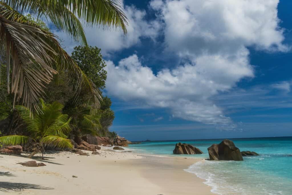 Seychelles Honeymoon Guide 2026 – Best Resorts, Costs & Itinerary